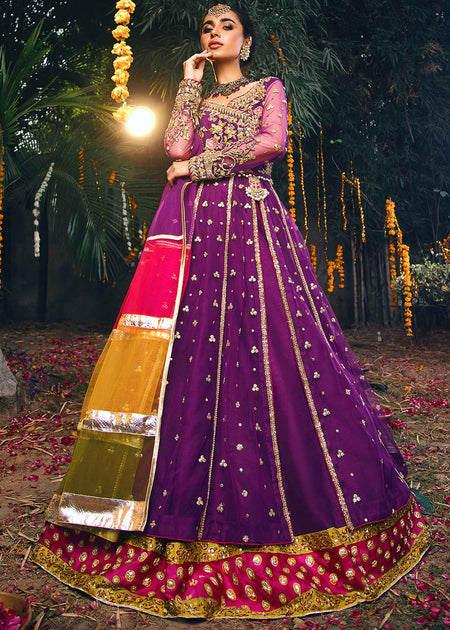 Elegant Pakistani Mehndi Dress Design for Bride 2021 Online – Nameera ...