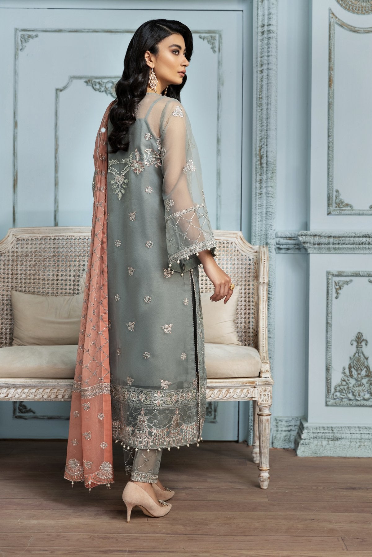 Traditional Dress Pakistani in Light Grey Shade Online 2022 – Nameera ...